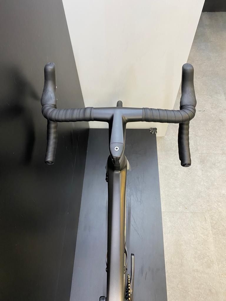 BMC Teammachine SLR01 Disc, Arctic Silver Prisma/ Carbon Road Bike ...