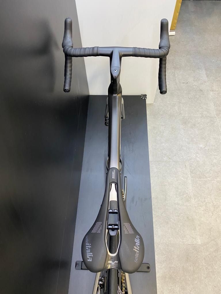 BMC Teammachine SLR01 Disc, Arctic Silver Prisma/ Carbon Road Bike ...