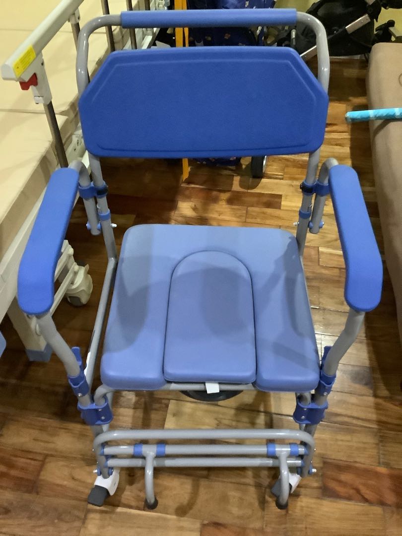 Commode with wheels, Health & Nutrition, Assistive & Rehabilatory Aids ...