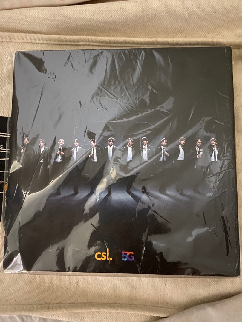 Csl mirror 珍藏月曆, 興趣及遊戲, 收藏品及紀念品, 明星周邊 - Carousell