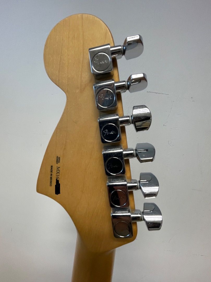 Hold - Fender Mustang (MP90 pickups), 興趣及遊戲, 音樂樂器 & 配件, 樂器 - Carousell