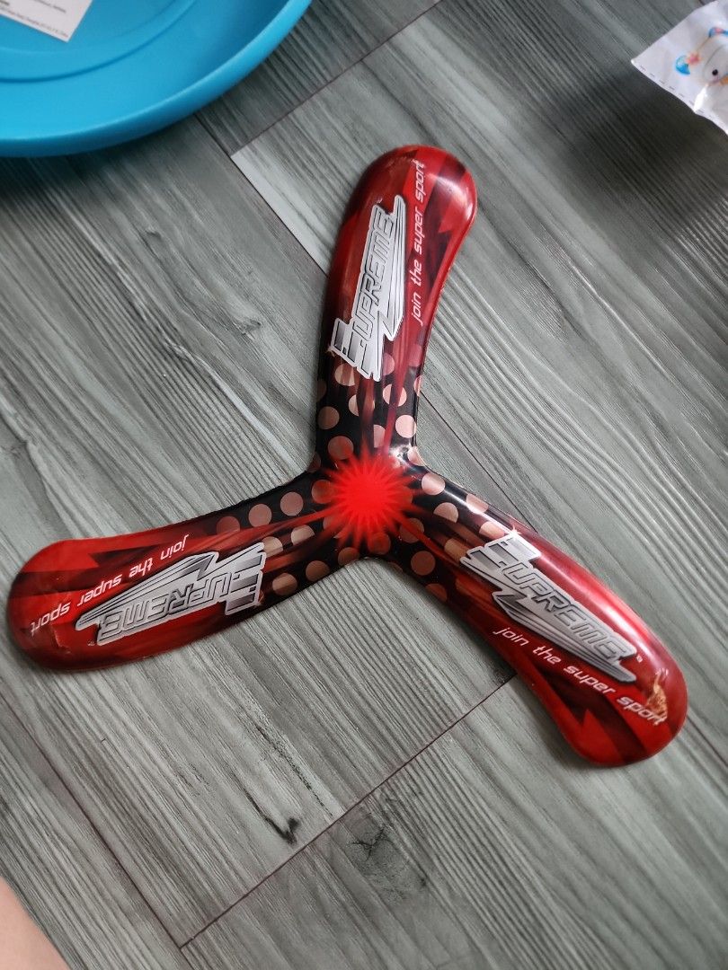 Frisbee Disc and boomerang, Hobbies & Toys, Toys & Games on Carousell