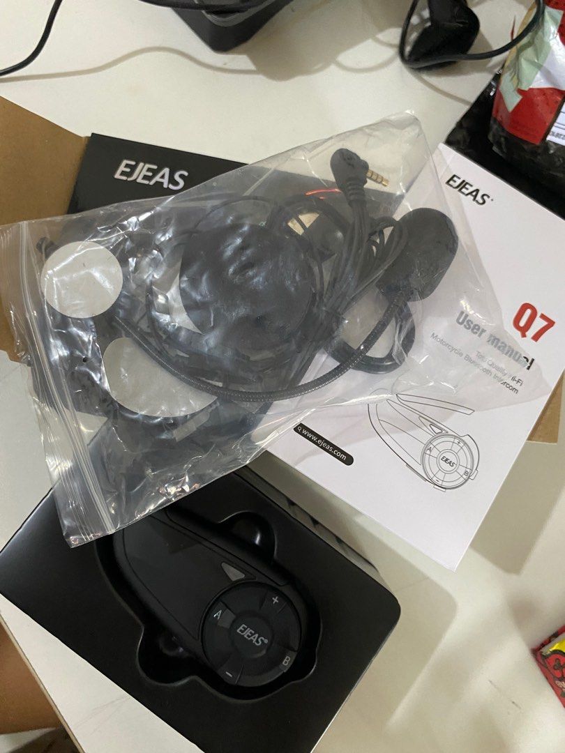 Intercom helm, Komunitas di Carousell