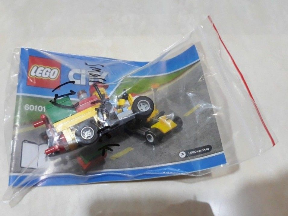 Lego 60128 Police Pursuit & Lego 60101 Airport Cargo Plane, Hobbies ...