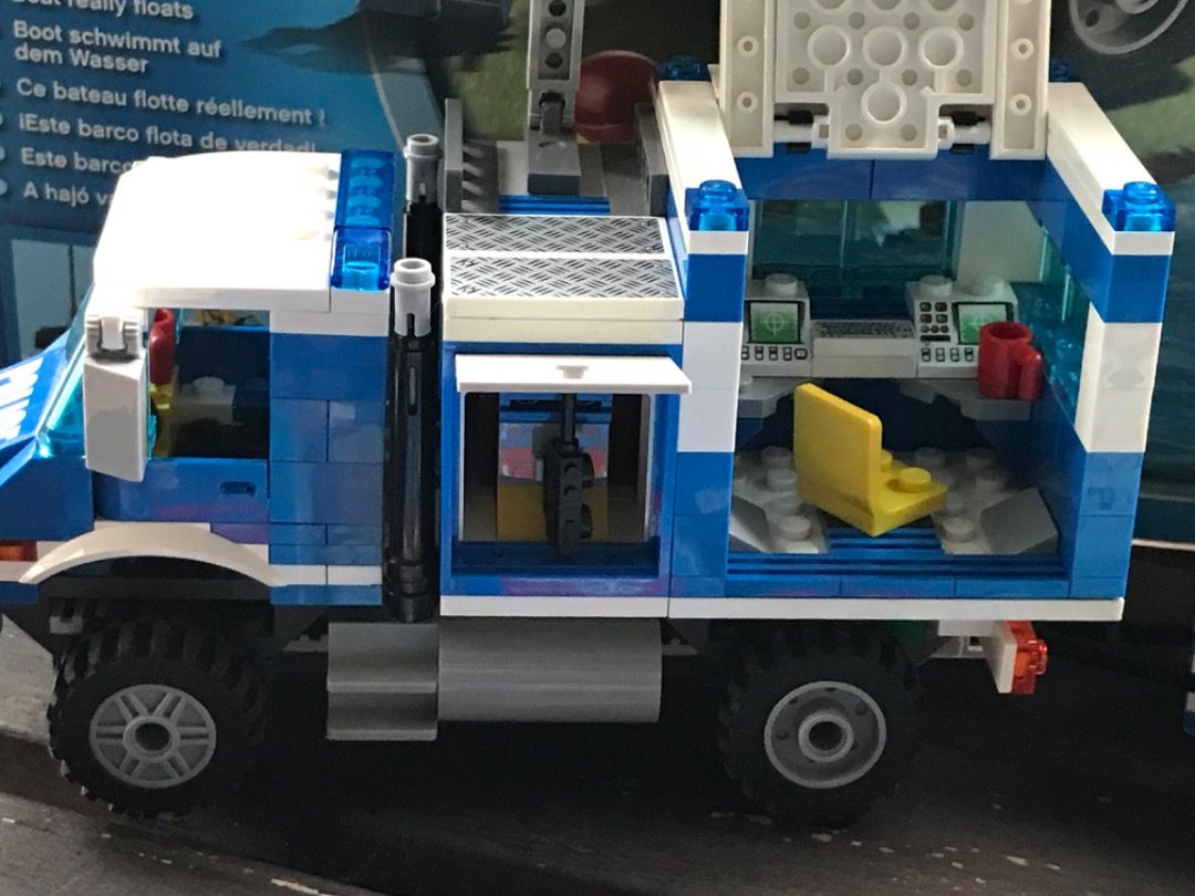 LEGO City Police Off Road Command Centre with Hovercraft 4205, Hobbies ...