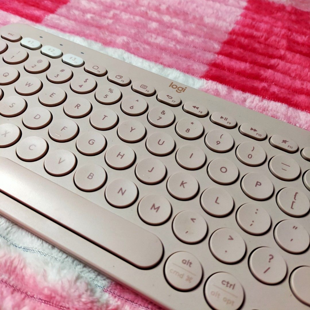Logitech K380 Multi-device Bluetooth Keyboard (pink) & Logitech Pebble ...