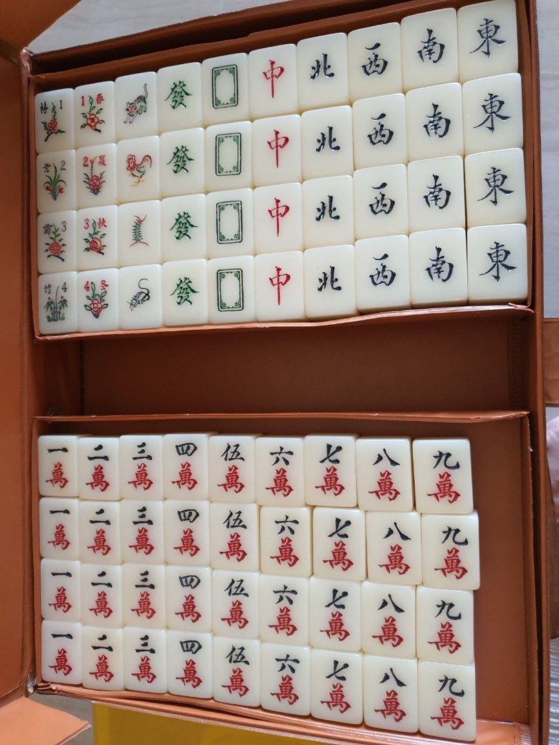 Mahjong set (complete with chips), Hobbies & Toys, Toys & Games on ...