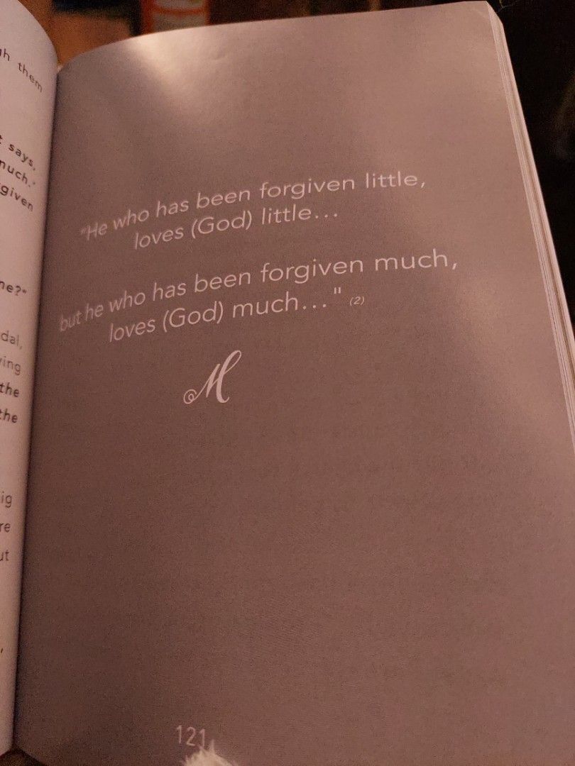 Maricar's book, Hobbies & Toys, Books & Magazines, Magazines on Carousell