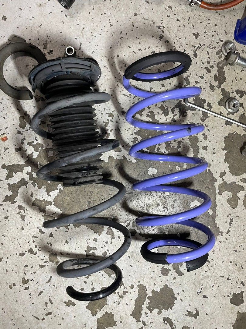 Mercedes Benz E200 w212 Original Absorber and Triple S Lowering springs ...