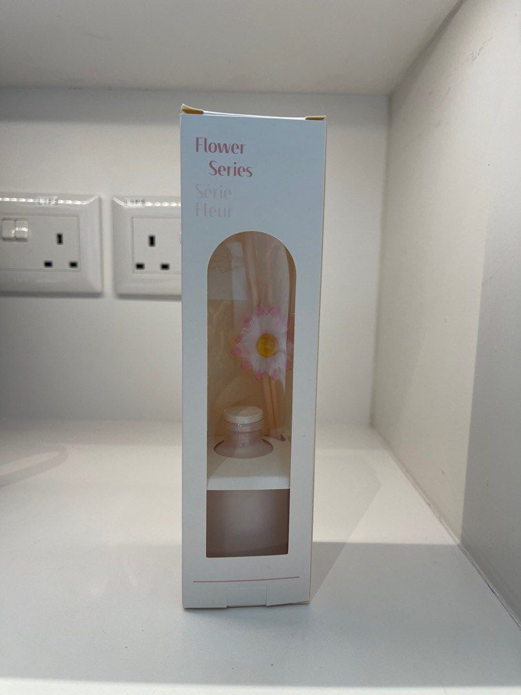 Miniso Flower Series Reed Diffuser - Blackberry & Rose & Agarwood ...