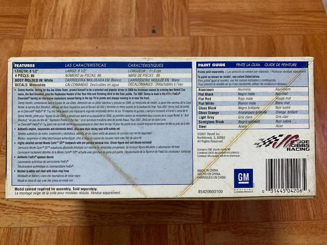 Model Kit: Revell: 1:24 Scale: NASCAR DENNY HAMLIN 11 FedEx 2007 MONTE ...