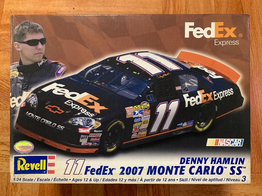Model Kit: Revell: 1:24 Scale: NASCAR DENNY HAMLIN 11 FedEx 2007 MONTE ...