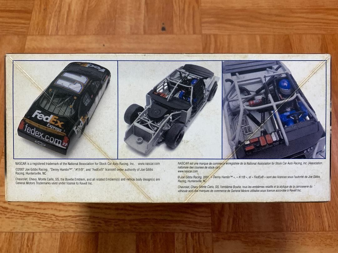 Model Kit: Revell: 1:24 Scale: NASCAR DENNY HAMLIN 11 FedEx 2007 MONTE ...