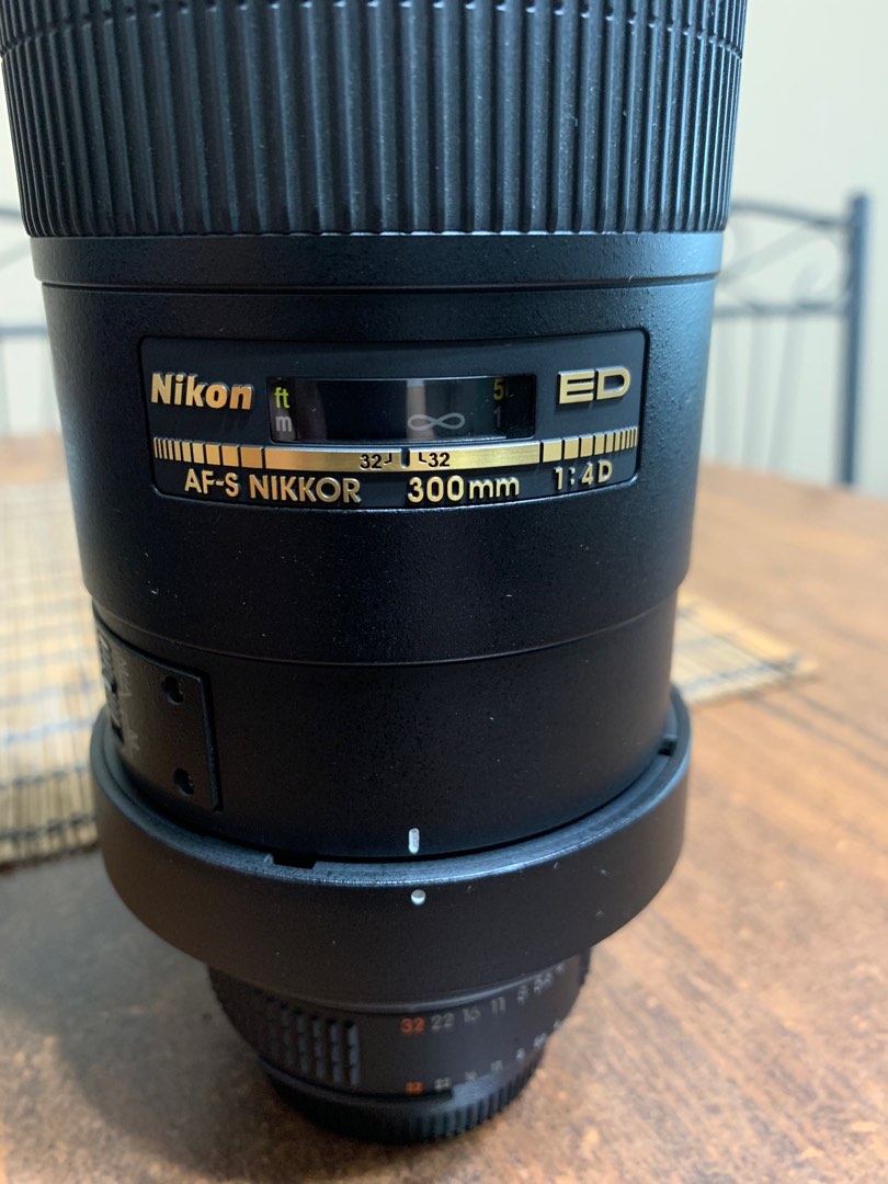 Nikon 300mm f/4 D prime lens, Photography, Lens & Kits on Carousell