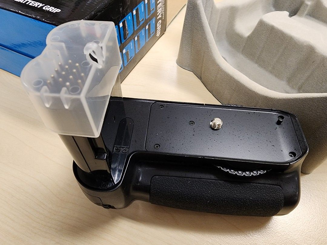 Nikon Battery Grip with remote control- D80/D90, Photography, Cameras ...