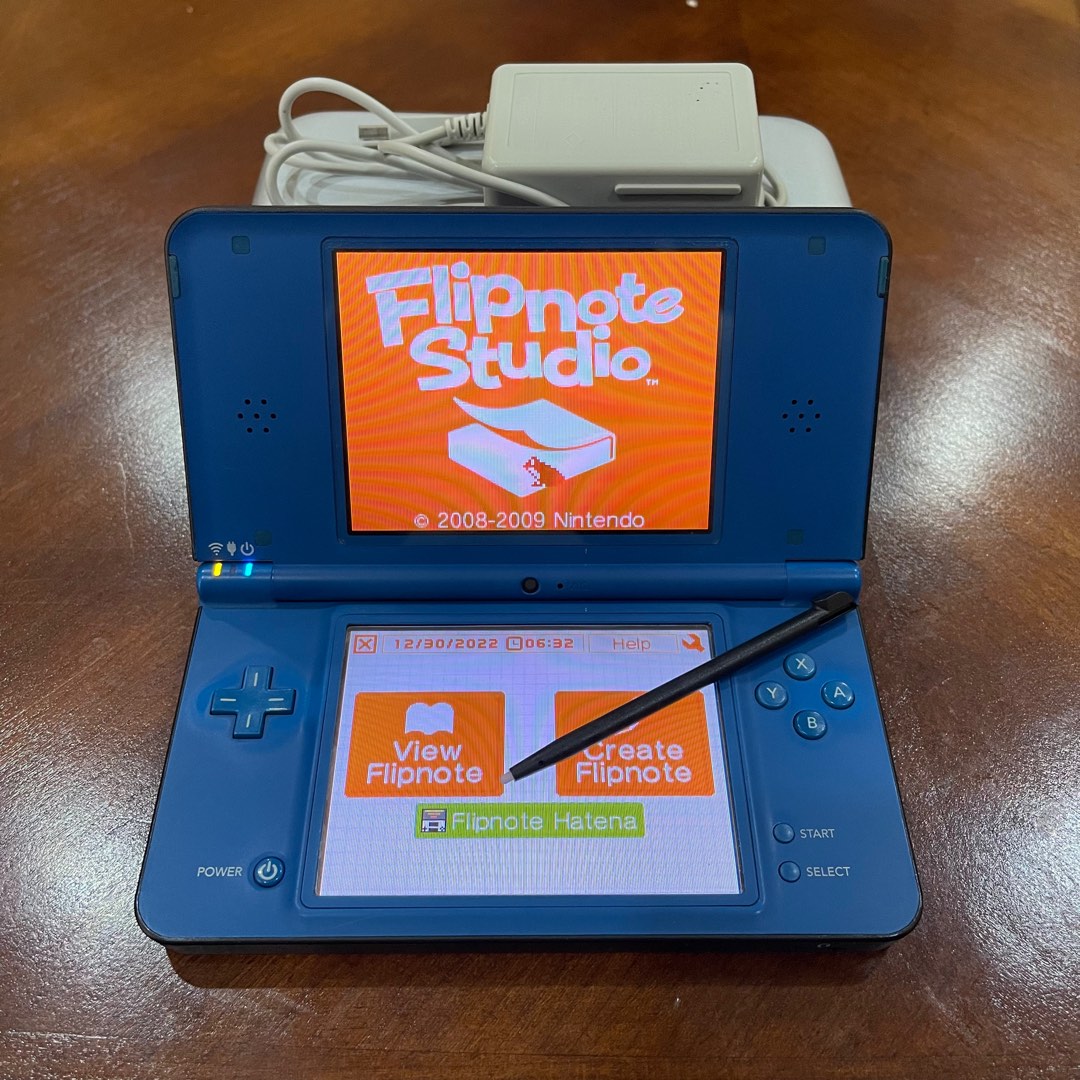 Nintendo DSi XL, Video Gaming, Video Game Consoles, Nintendo on Carousell