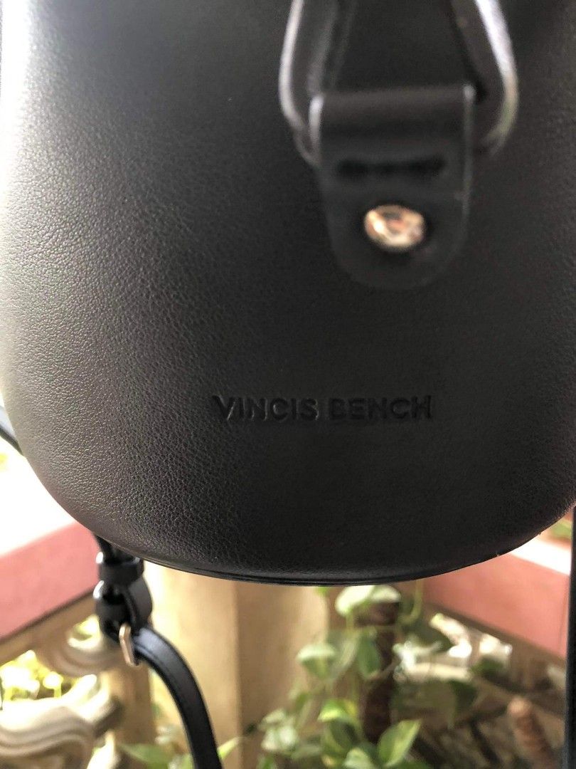 Original Vincis Bench Two Way Bag, Women's Fashion, Bags & Wallets ...