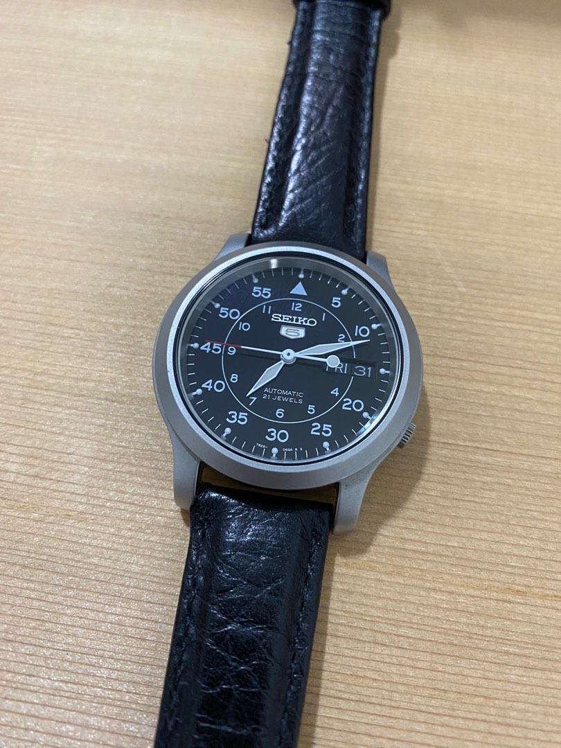 Seiko 5 SNK809, Men's Fashion, Watches & Accessories, Watches on Carousell