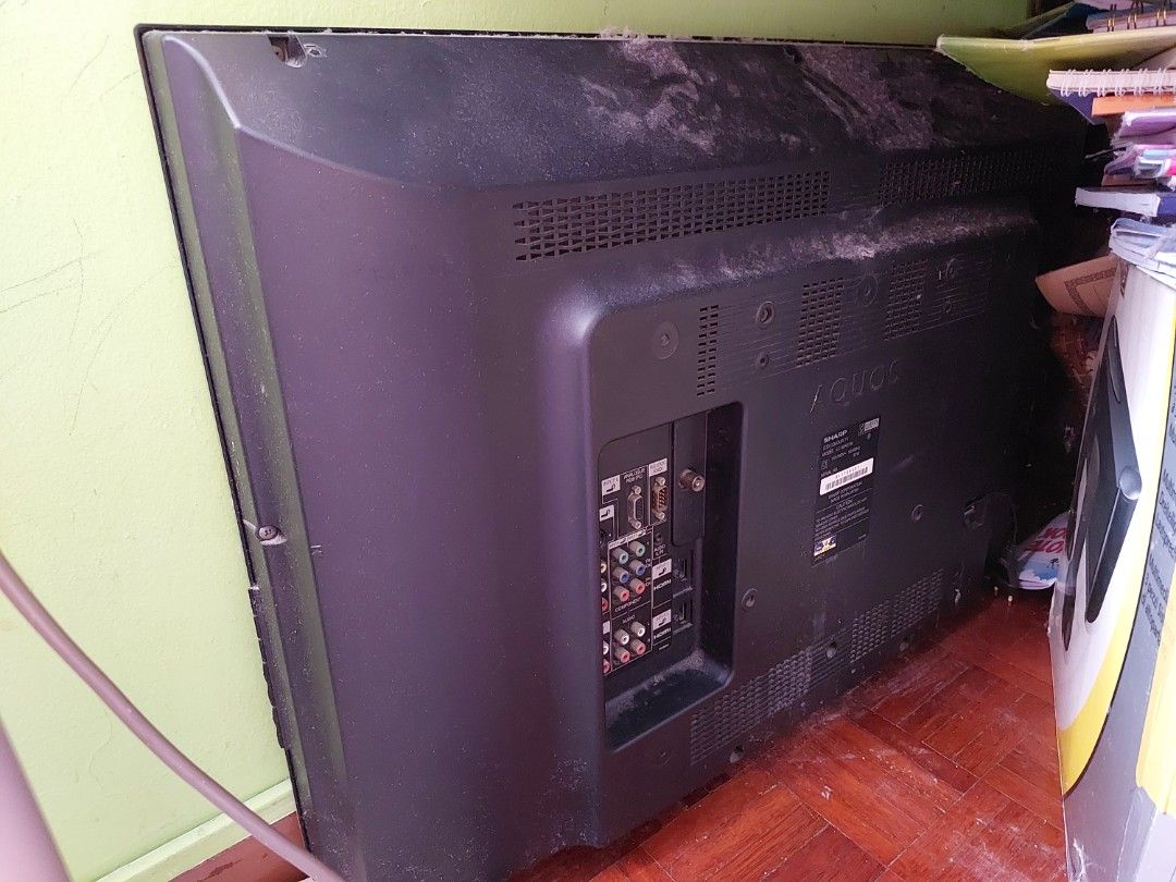 Sharp TV LCD 32 inci, TV & Home Appliances, TV & Entertainment, TV on ...