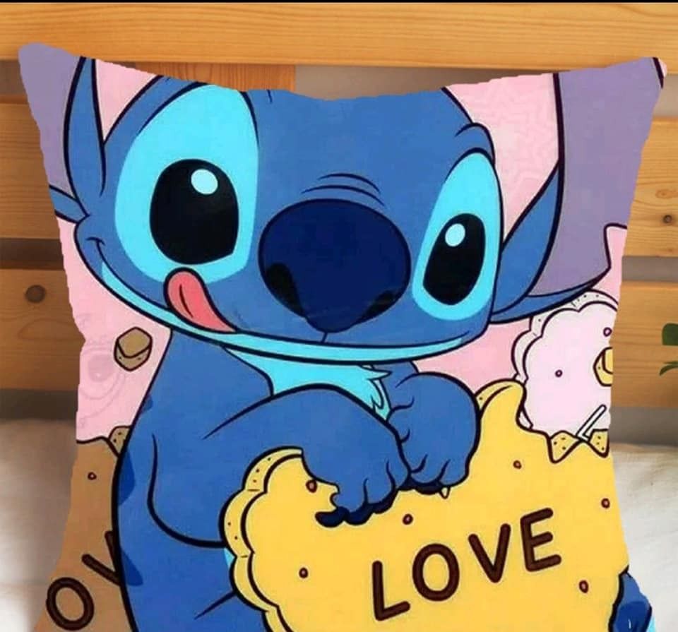 Stich pillow, 家具及居家用品, 居家裝飾, 其他居家裝飾在旋轉拍賣