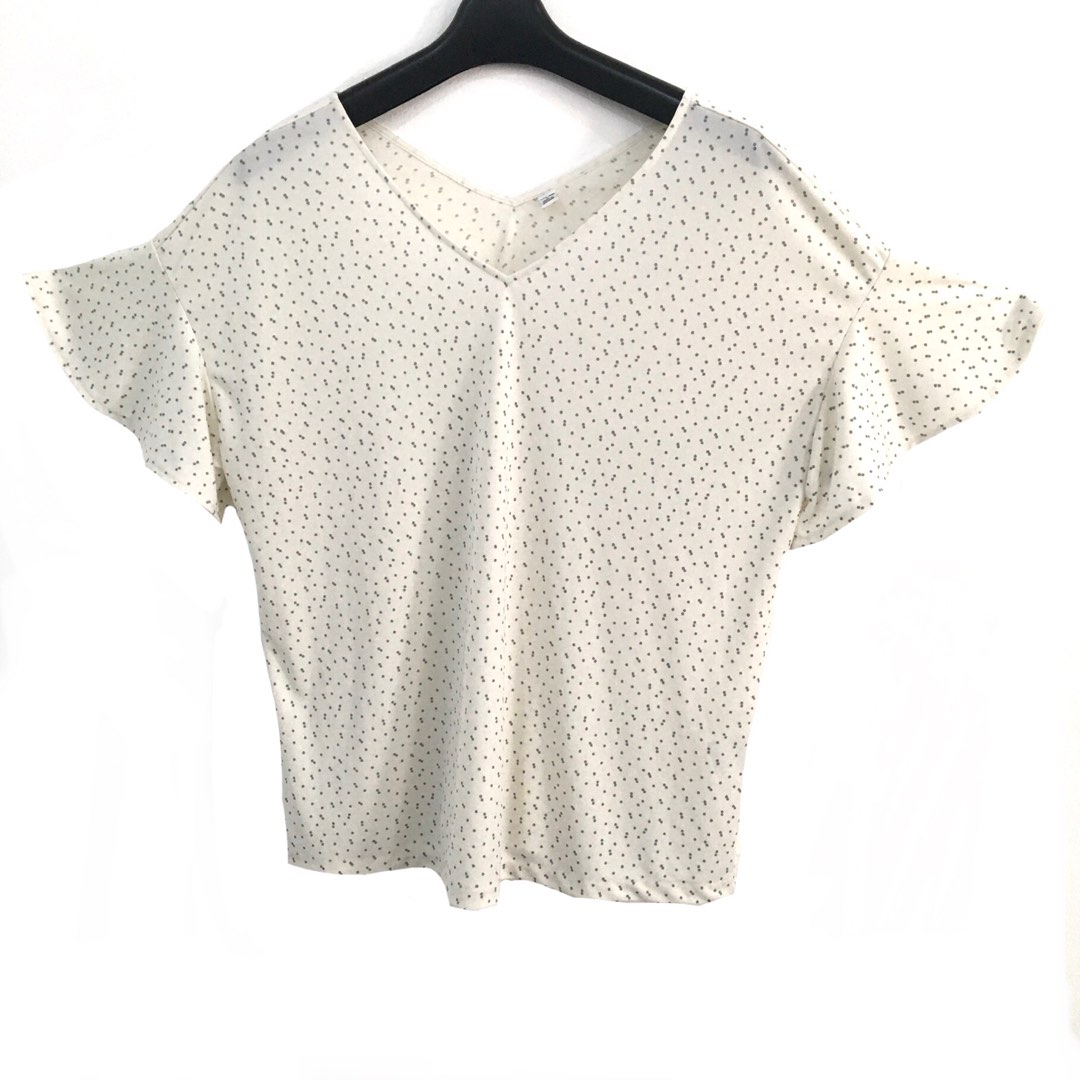 Uniqlo Mini Polka Soft Tops, Women's Fashion, Tops, Shirts on Carousell
