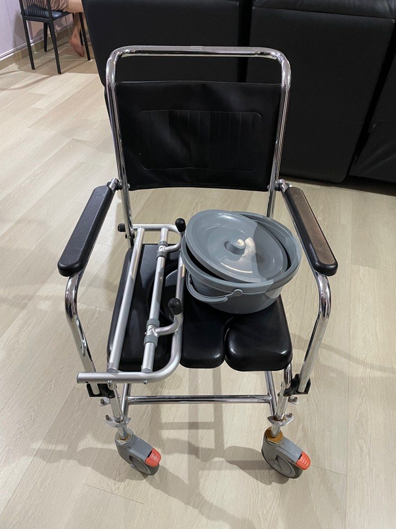 Commode chair with wheels, Health & Nutrition, Assistive & Rehabilatory ...