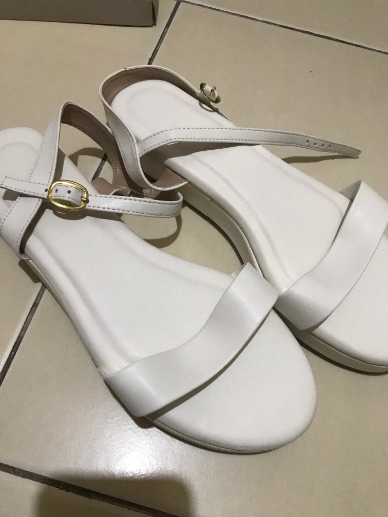 Criza Sandals, Women's Fashion, Footwear, Sandals on Carousell