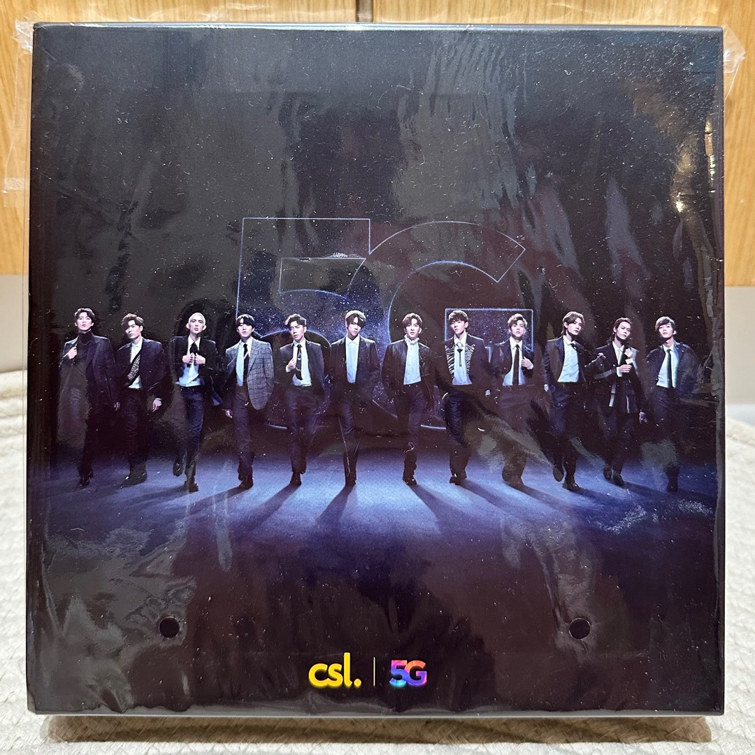 CSL Mirror Calendar, 興趣及遊戲, 收藏品及紀念品, 明星周邊 - Carousell