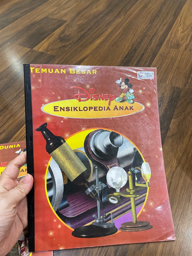 Disney’s ensiklopedia anak, Buku & Alat Tulis, Buku Anak-Anak di Carousell