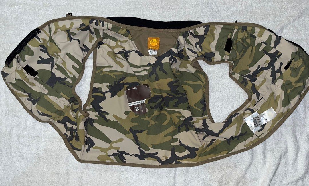 Geologic vest, Men's Fashion, Activewear on Carousell