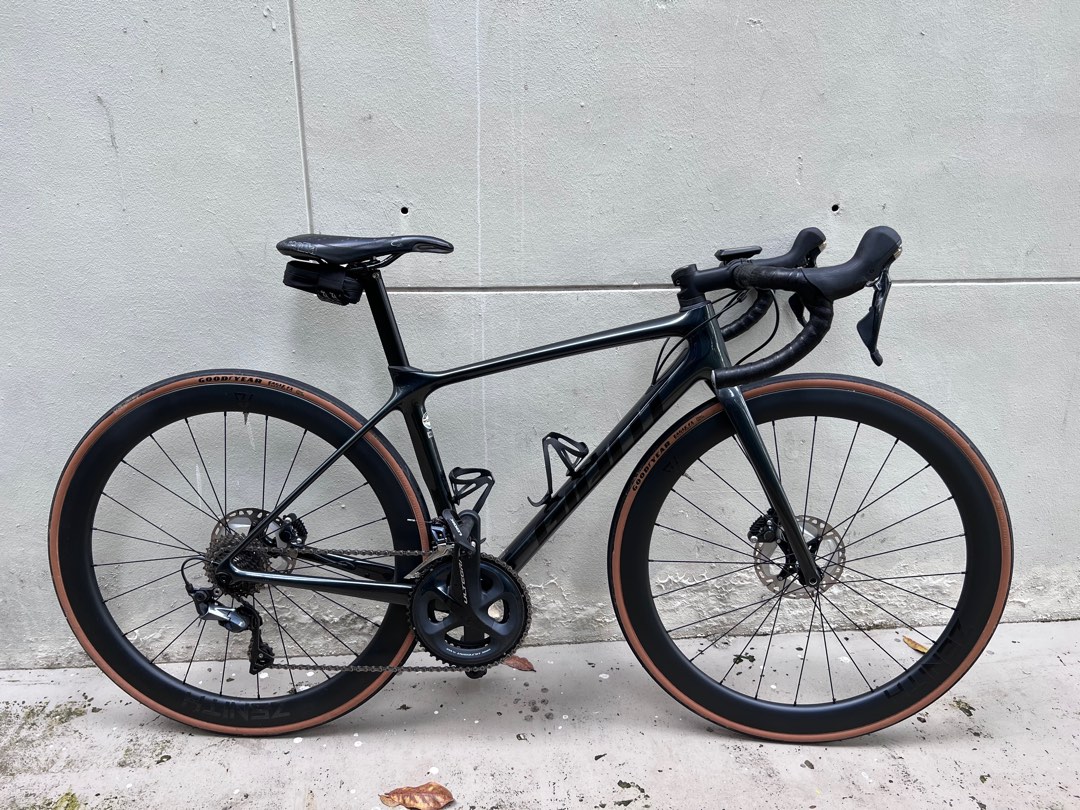 Giant TCR Advanced 1 Disc (Pro Compact) with 50mm carbon wheels, Sports ...
