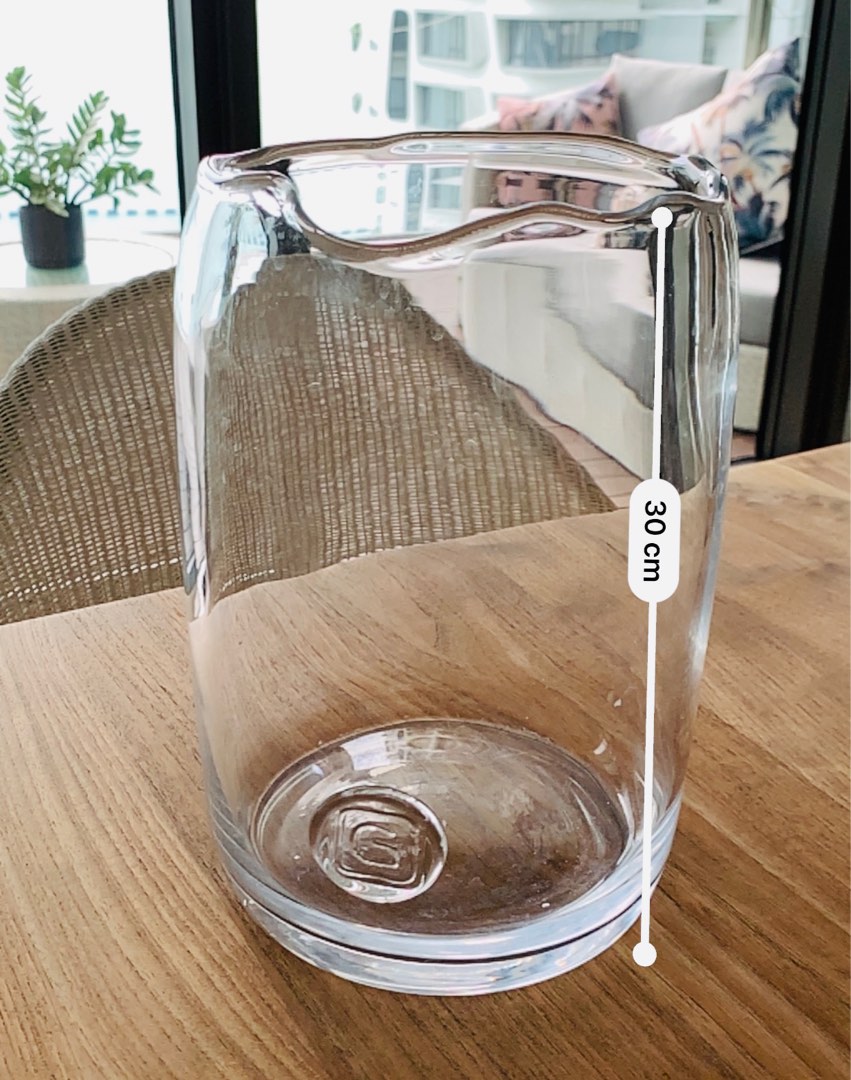 Gommaire Glass Vase, Gommaire Vase and Taschen Bookstand for ...