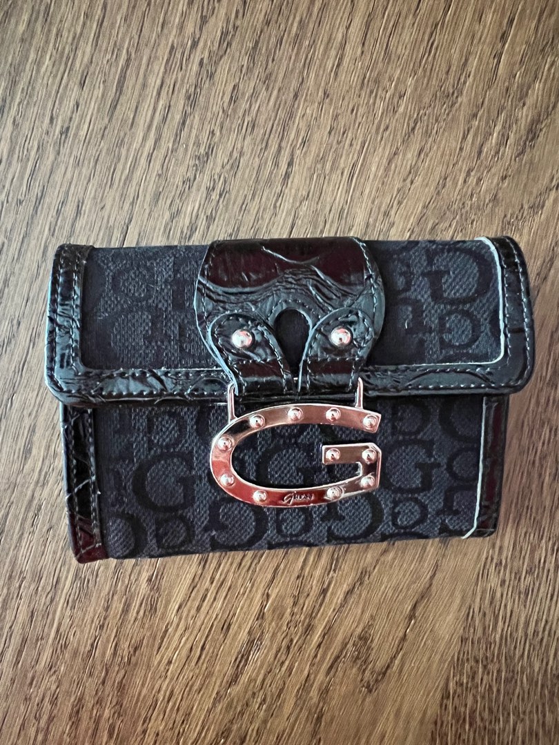Guess wallet, Women's Fashion, Bags & Wallets, Wallets & Card Holders ...