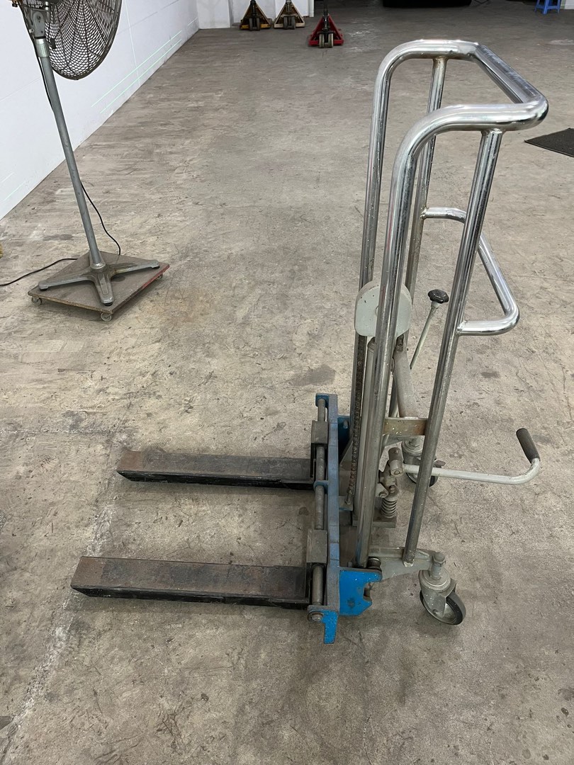 Lifter power jack, Furniture & Home Living, Home Improvement ...