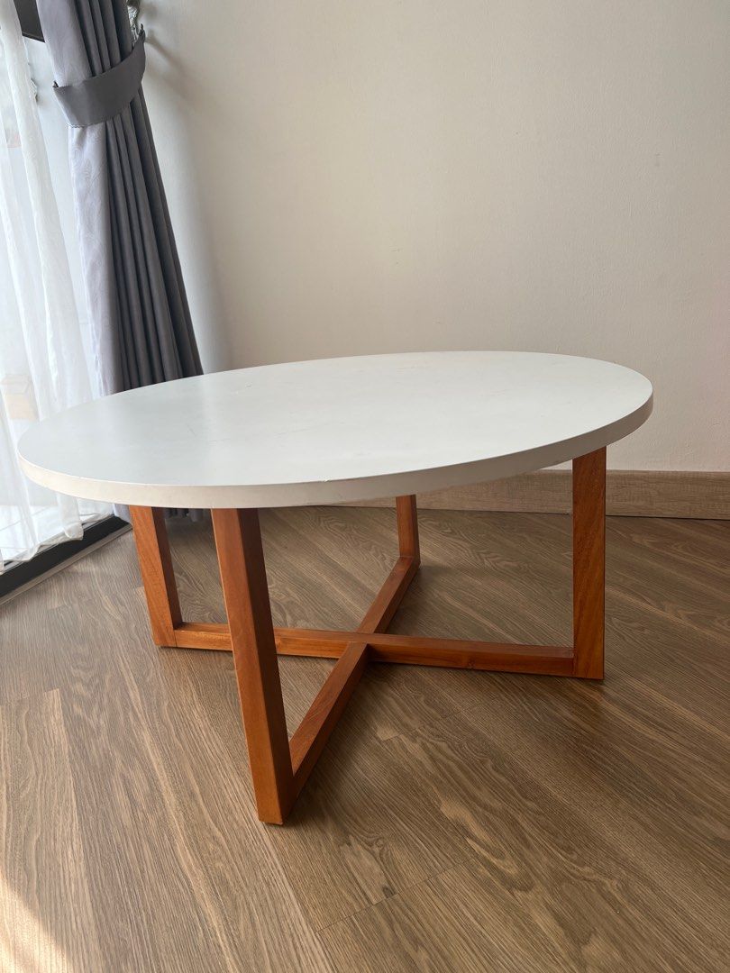 Meja bulat putih kayu, Perabotan Rumah di Carousell