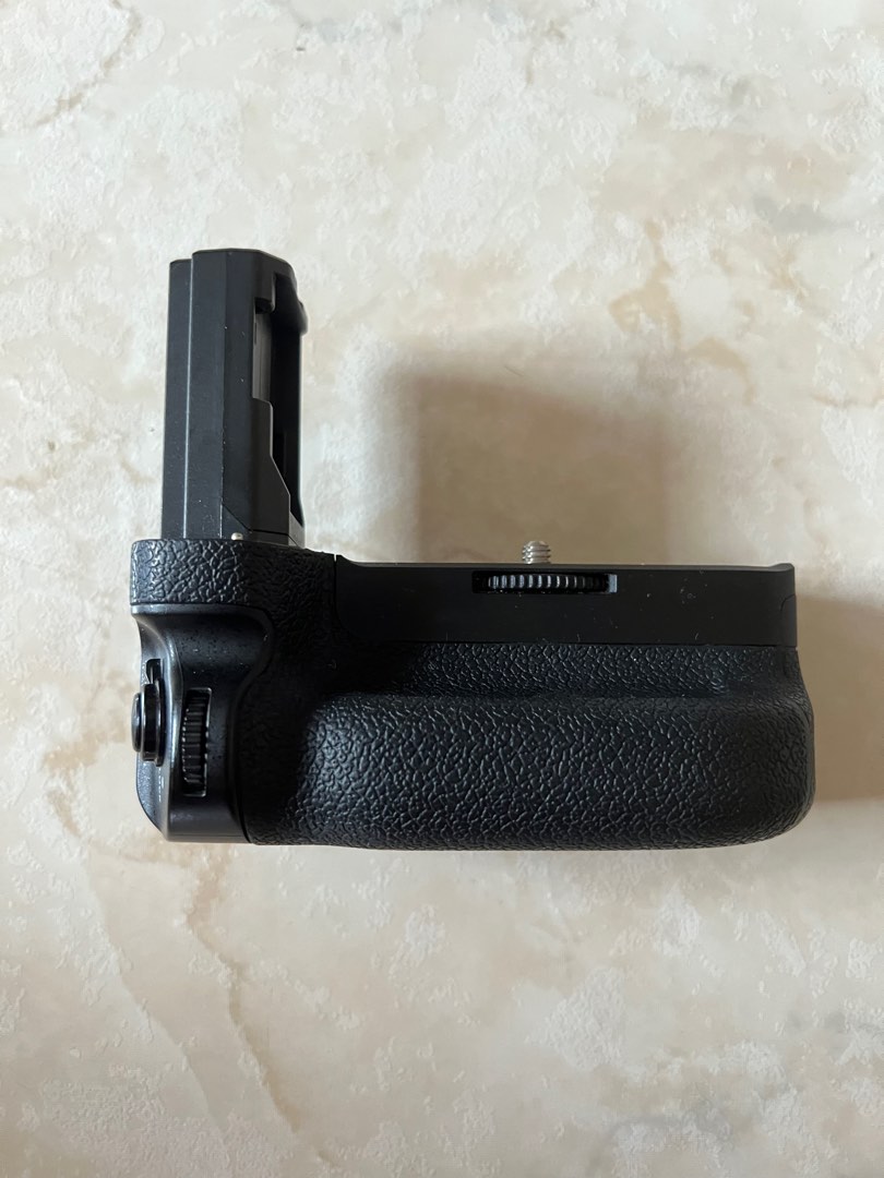 Neewer Battery Grip / Vertical Grip VG-C3EM, Photography, Photography ...