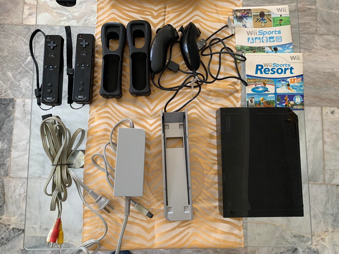 Nintendo Wii Black w/ 2 Controllers US version (Jailbroken), Video ...