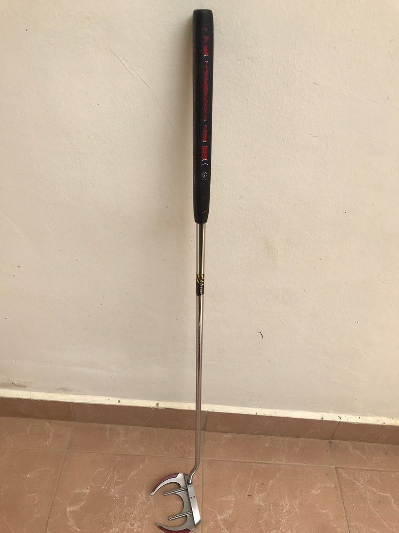Odyssey Sabre Tooth White Hot XG golf putter and Golf Pride contour ...