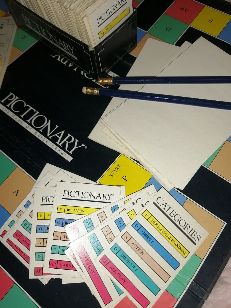 Pictionary board game, Hobbies & Toys, Toys & Games on Carousell