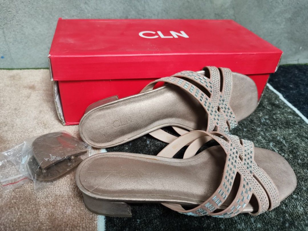 preloved CLN flat sandal, Women's Fashion, Footwear, Flats & Sandals on Carousell