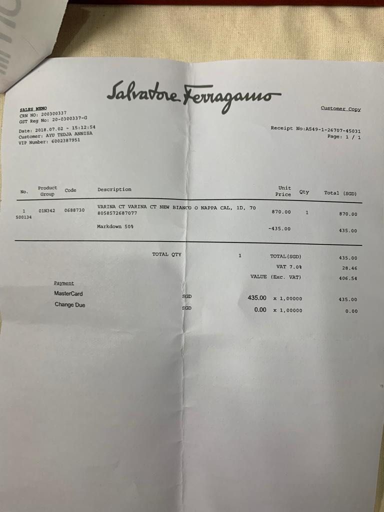 Preowned Salvatore Ferragamo Varina flats in White/Navy Calfskin size ...