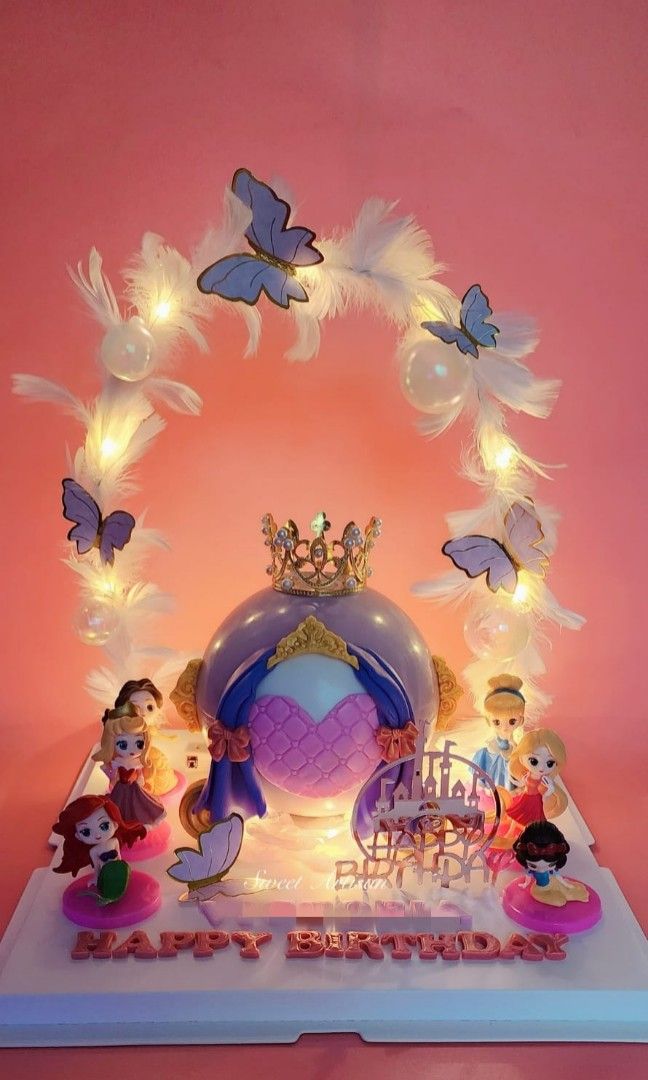 Princess carriage pinata cake, Food & Drinks, Homemade Bakes on Carousell