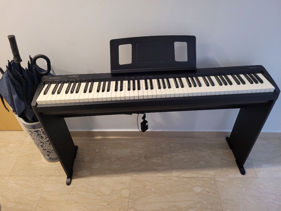 ROLANS FP10 KEYBOARD, Hobbies & Toys, Music & Media, Musical ...