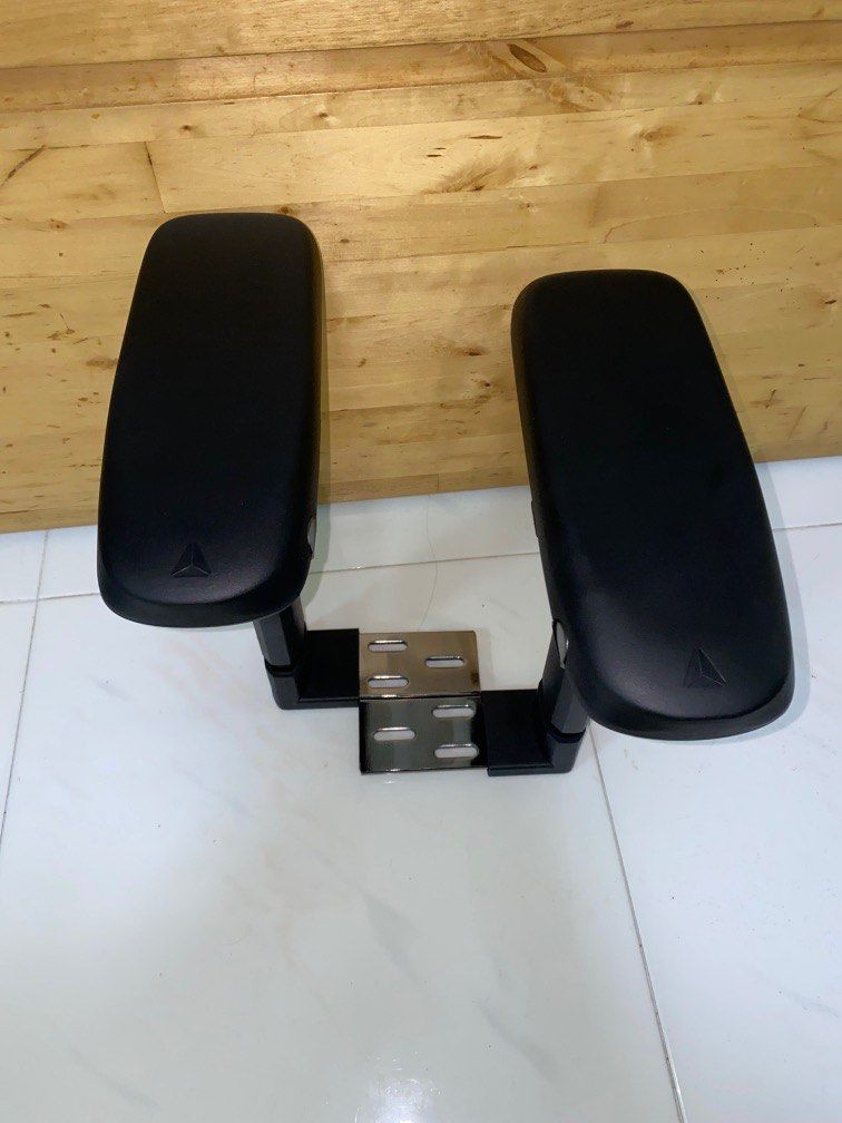 Secret Lab Armrest Titan Evo 2022, Furniture & Home Living, Furniture ...