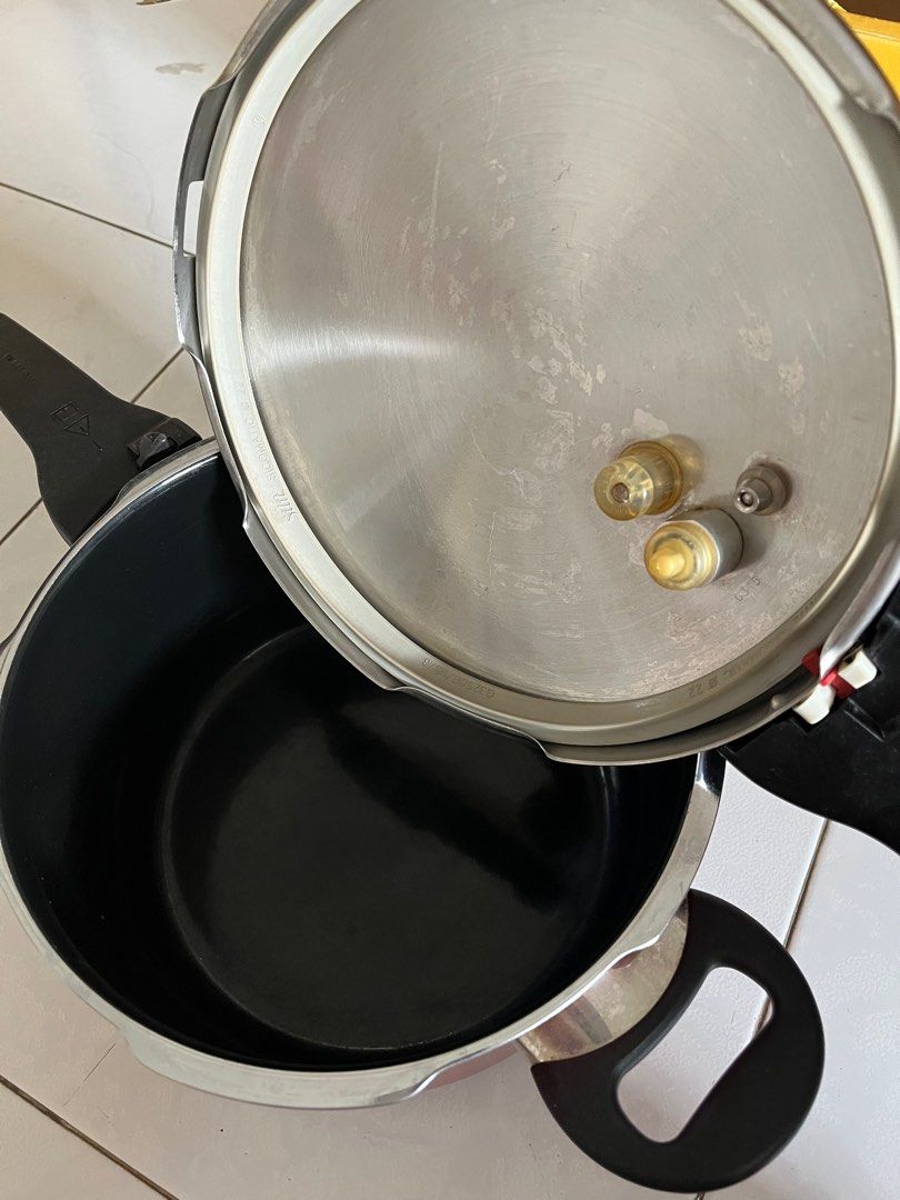 Silit pressure cooker - Sicomatic t-plus, TV & Home Appliances, Kitchen ...