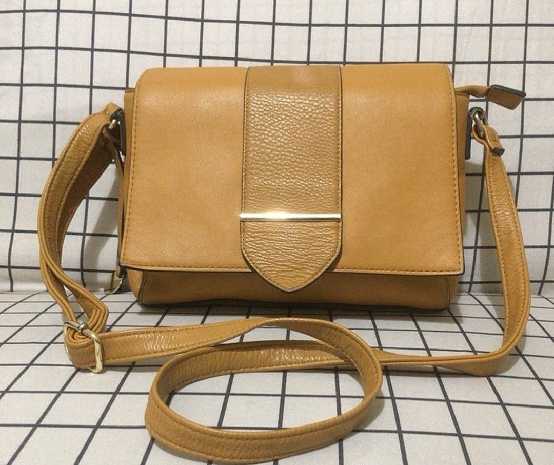 Slingbag Laura Jones Original, Fesyen Wanita, Tas & Dompet di Carousell
