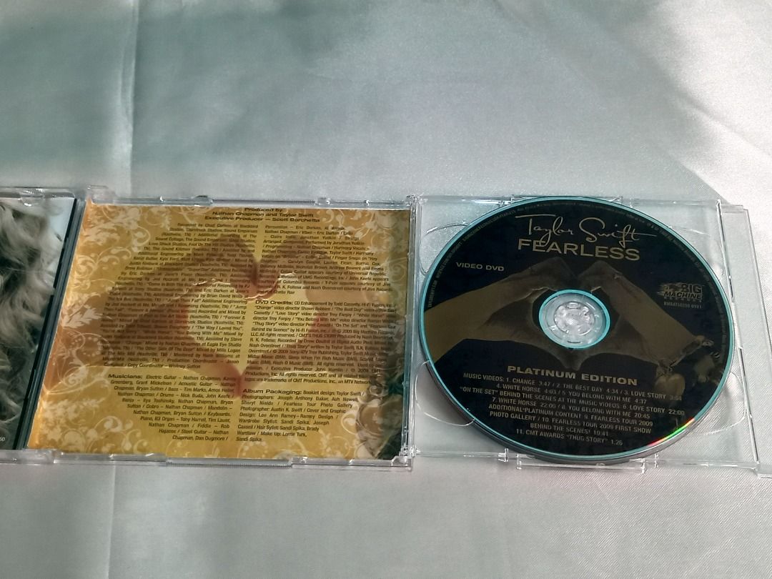 Taylor Swift FEARLESS PLATINUM EDITION ( CD & DVD ), Hobbies & Toys ...