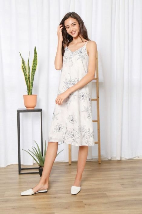 THESTAGEWALK Willetta Floral Button Midi Dress in Grey (L), Women's Fashion, Dresses & Sets ...