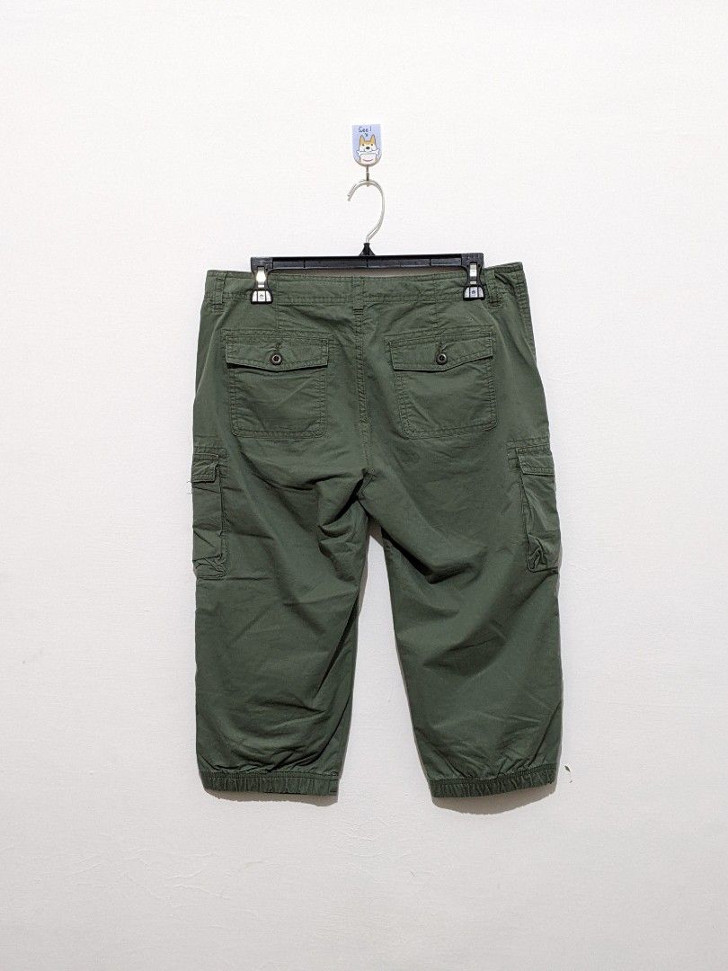 Shortpants Cargo Uniqlo, Fesyen Pria, Pakaian , Bawahan di Carousell
