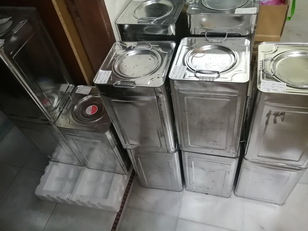 USED Tin Tong Biscuit Terpakai, Furniture & Home Living, Kitchenware ...
